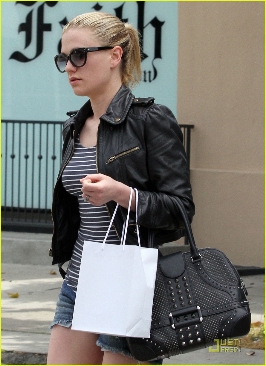 Leather Lady Anna Paquin Pics - layerhairstyles: Leather Lady Anna ...