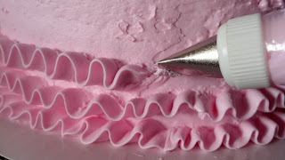 Sweet Baking Boutique: Ruffle Cake Technique Tutorial