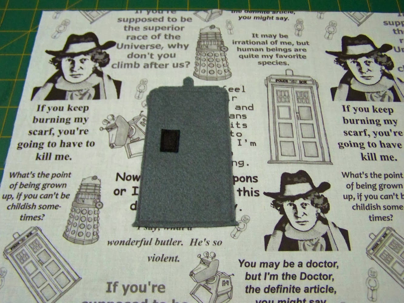 Fast and easy Dr Who Christmas cushion project for the time traveller ...