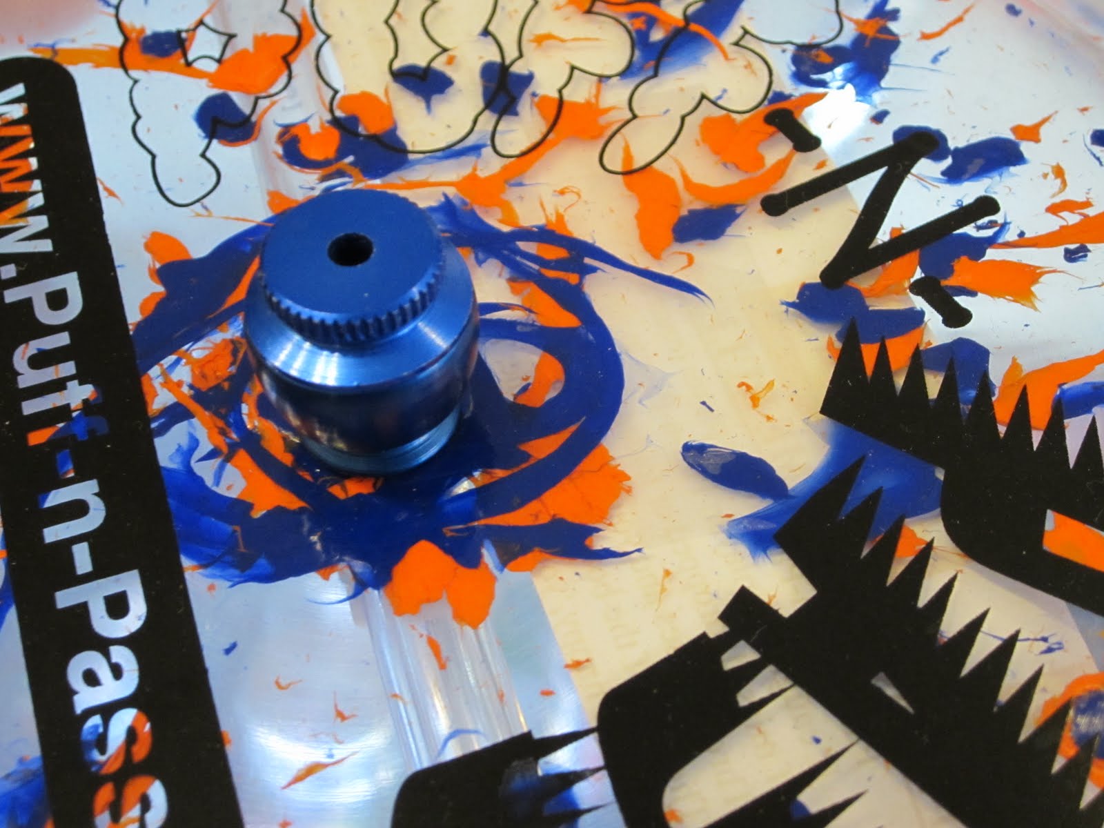 Ignite Smoke Shop: Puff N Pass Flying Frisbee Pipe - Gives a new ...