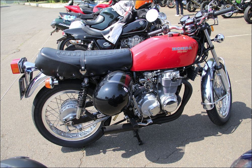 ROAD RIDER: HONDA CB400Four RED