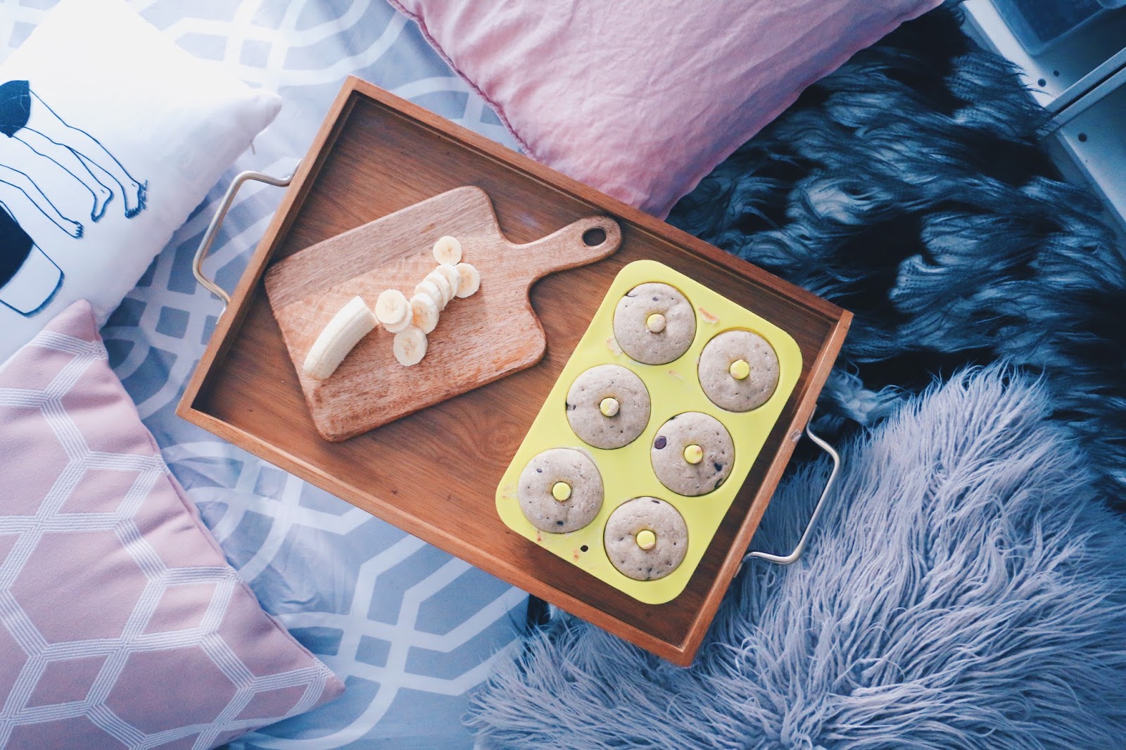 3 INGREDIENT PANCAKE DONUTS | Chocolate Chip Banana | koze chronicles