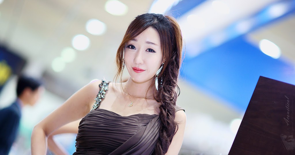 FinlandCar.com: Yee Ah Rin At World IT Show 2013