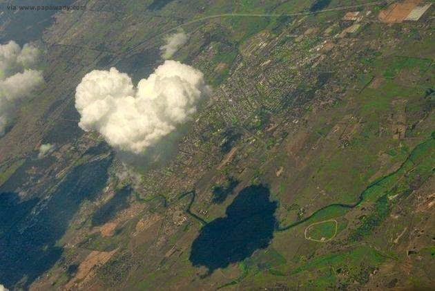 15 Amazing Pictures of Natural Heart Symbol around the World
