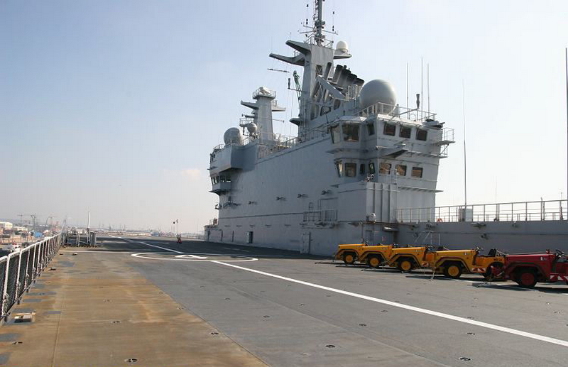 desarrollo defensa y tecnologia belica: (batiments de projection et de ...