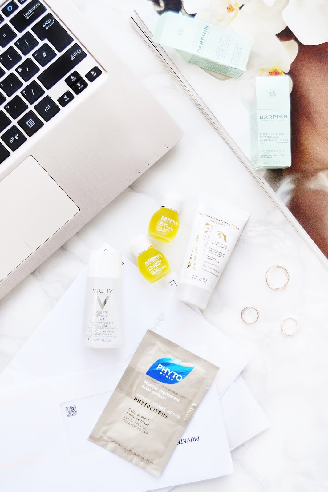 How To Up Your Flat Lay Game in 3 Simple Steps | Makeup Savvy - makeup ...