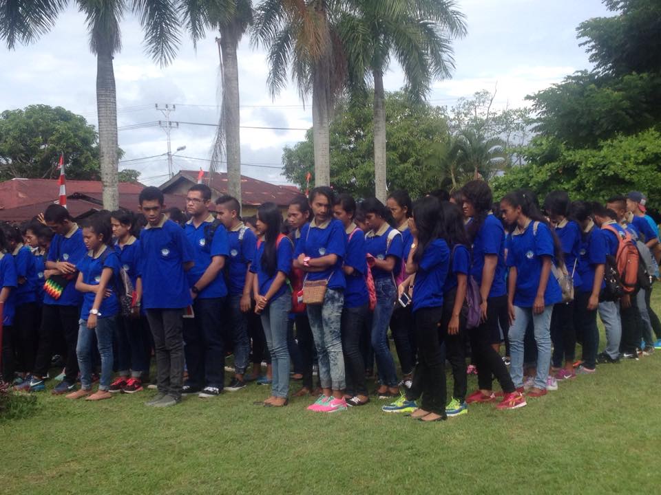 Siswa Ambon Aksi Tanam Mangrove Di Pesisir - Maluku Post