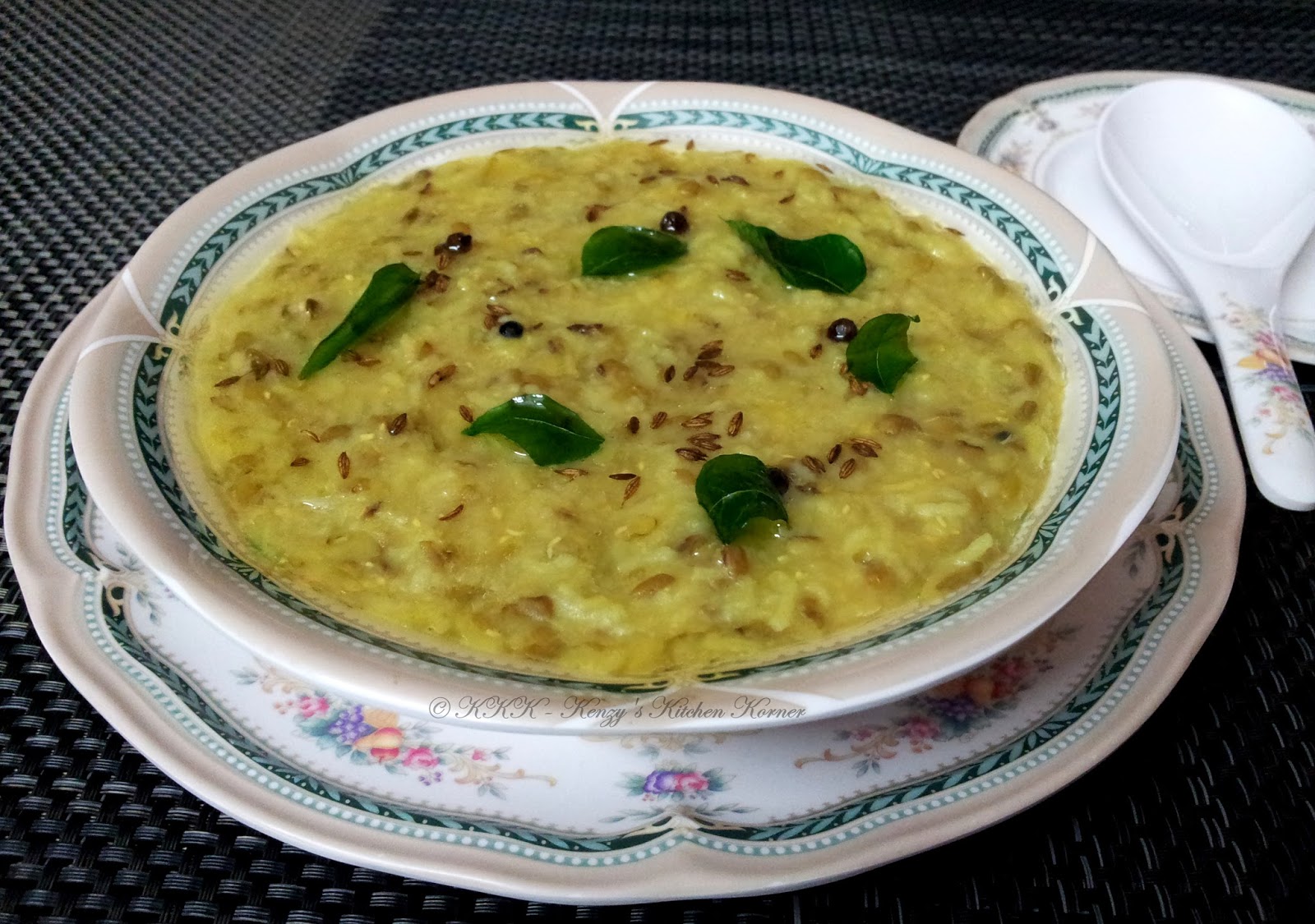 Kenzy's Kitchen Korner... : Khichdee (Pish-pash style)