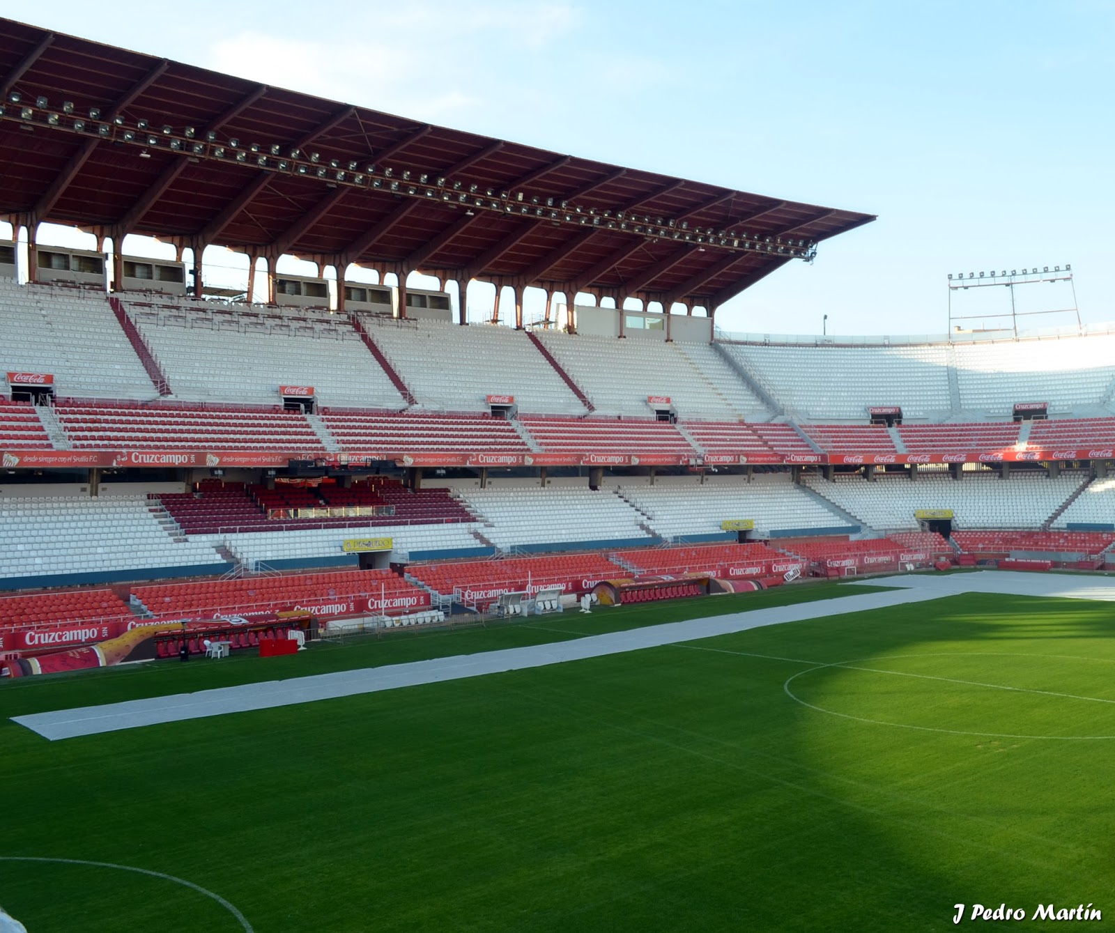 ESTADIO RAMÓN SÁNCHEZ PIZJUÁN EN GLOBO - J PEDRO MARTÍN