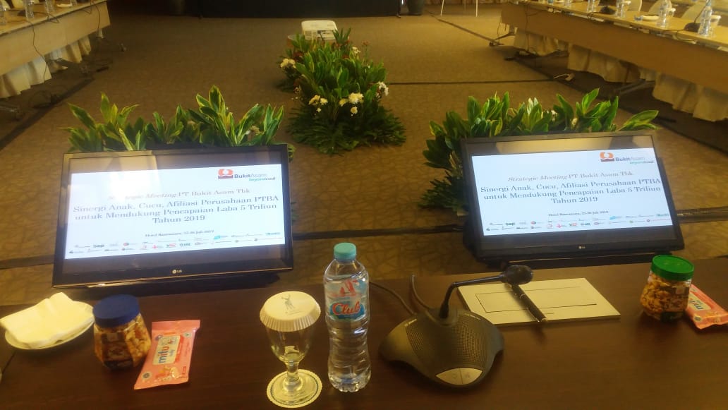 PENYEWAAN ALAT PERANGKAT TELEPROMPTER: Rental TV LED duduk TV Matador