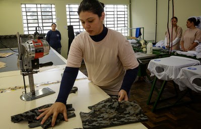 .:GESE:.: DETENTAS DA PENITENCIÁRIA FEMININA DO PARANÁ , CONFECÇIONAM ...