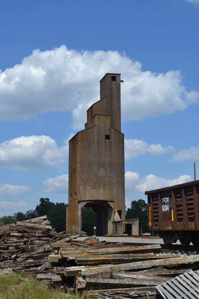 Towns and Nature: Lambert, MS: ?/IC/Y&MV Coaling Tower