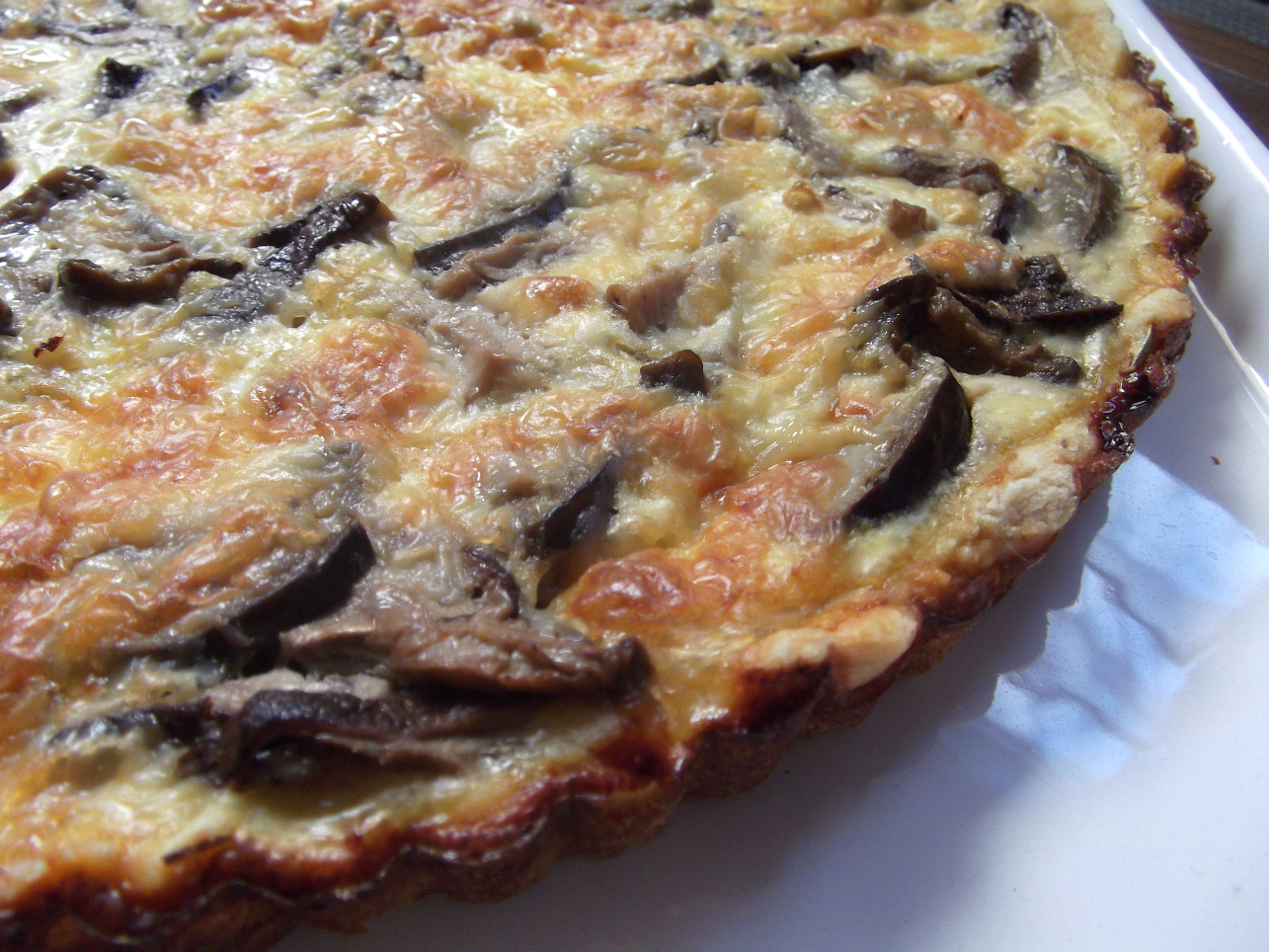 Delicioso Equilíbrio: Quiche de Berinjela com Funghi em Massa de Alecrim