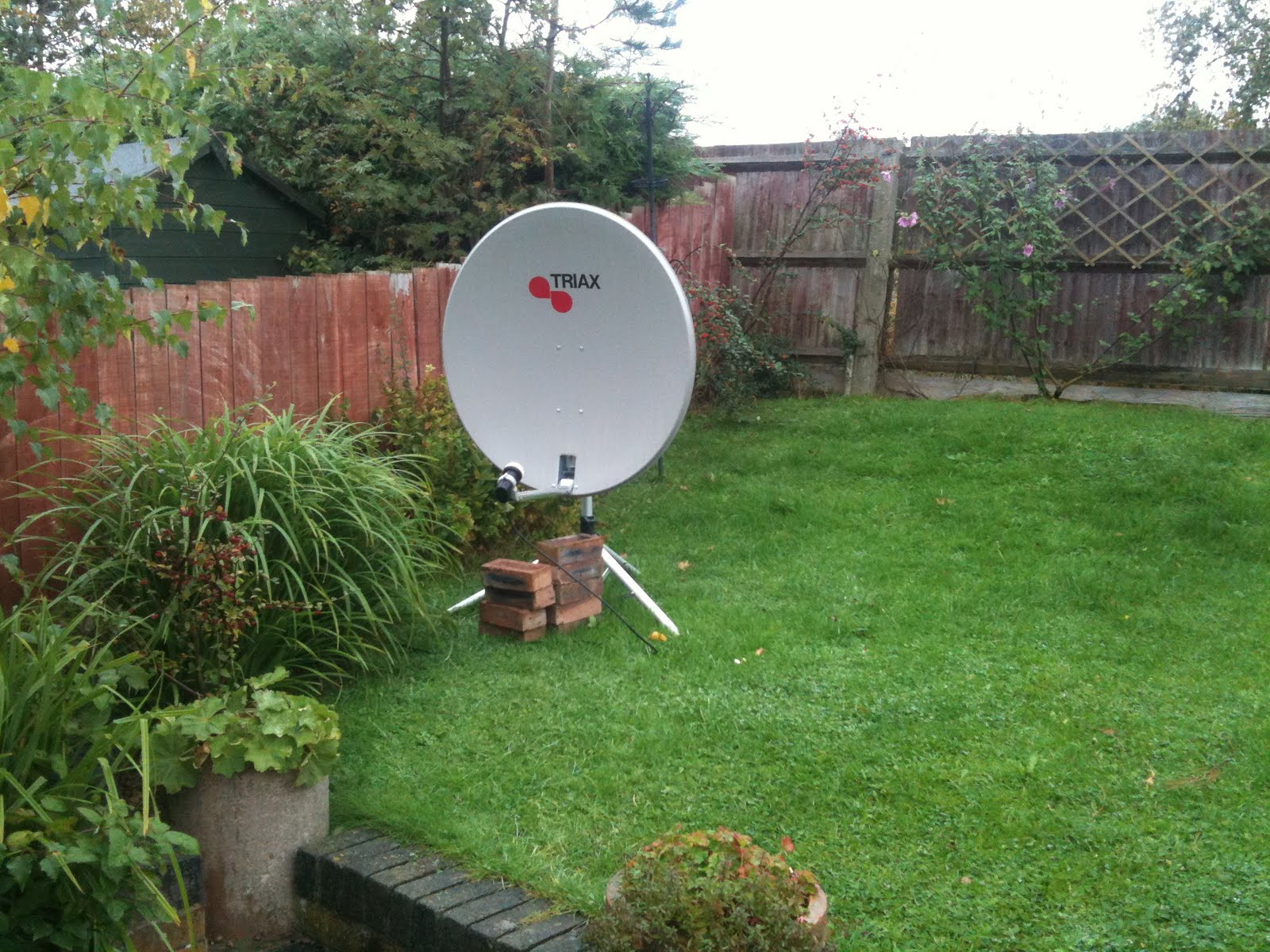 The Satellite TV and FM Radio blog: My Dish Setup: Triax TD88 + Inverto LNB