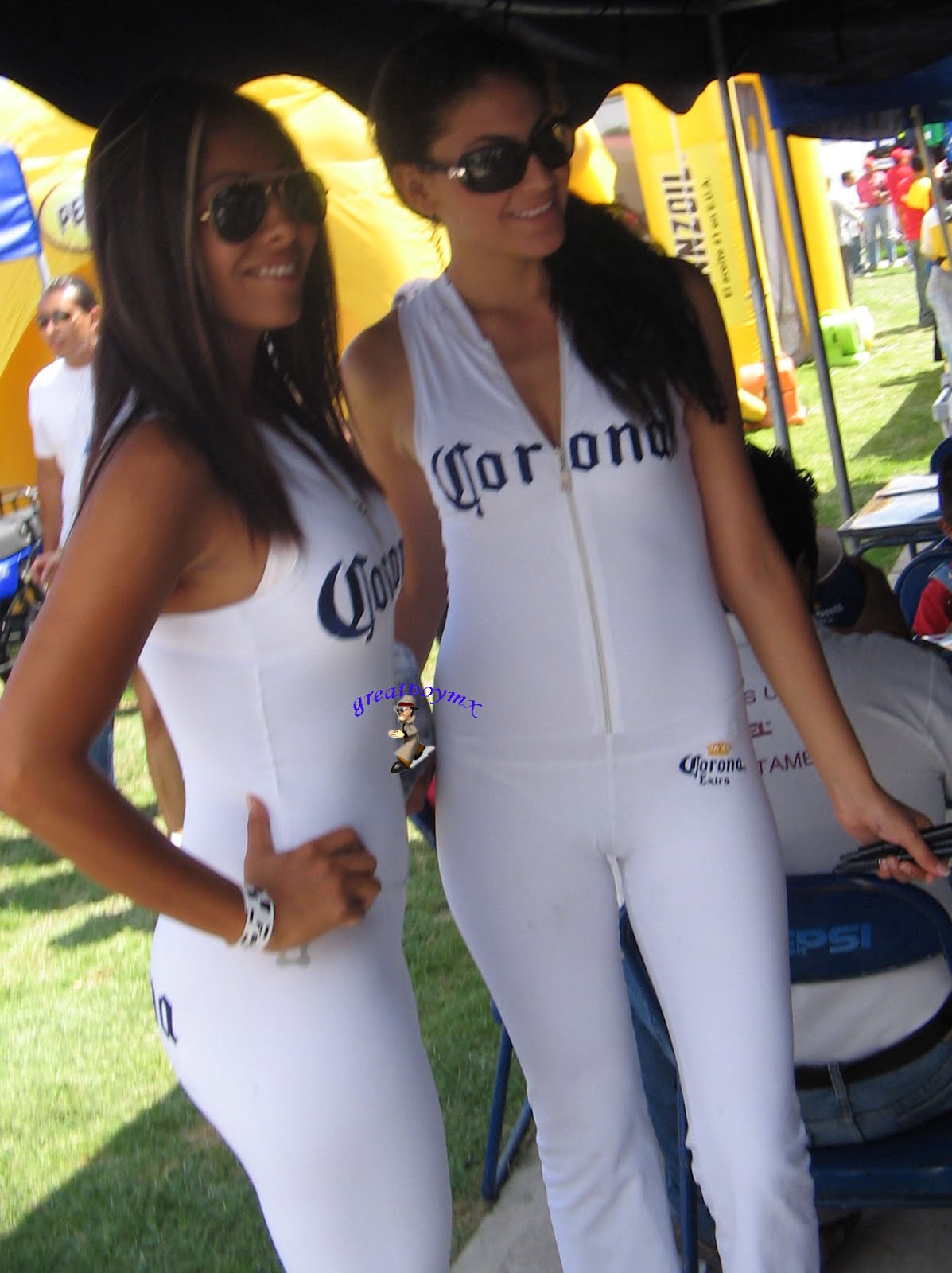 Promotoras mexicanas corona sexis | Mujeres bellas en la calle