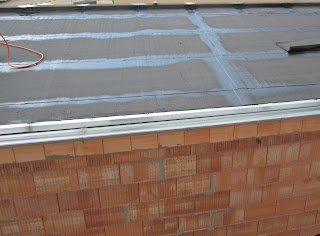 Unser Hausbau: Garage in Eigenleistung: 2. Lage Bitumenbahn angeschweißt