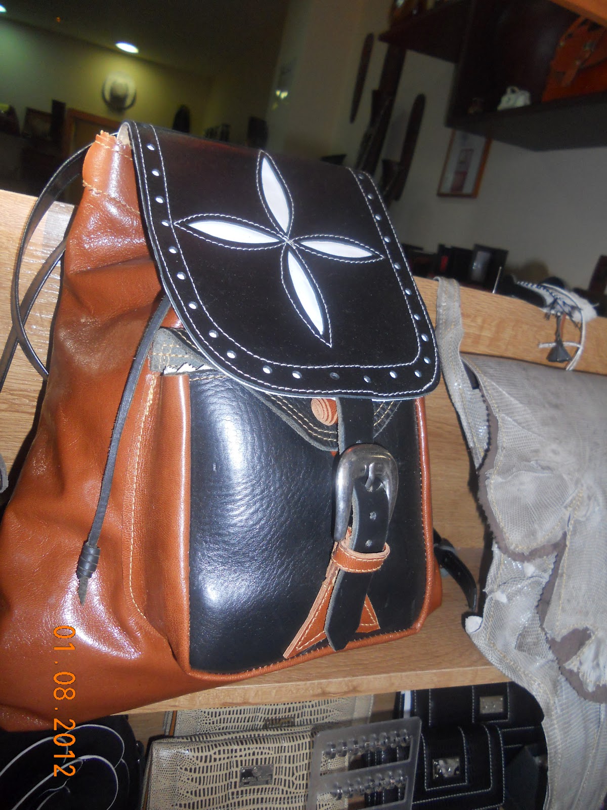 ZONA ANGEL MOLINA COMERCIAL: CUERO BONETE