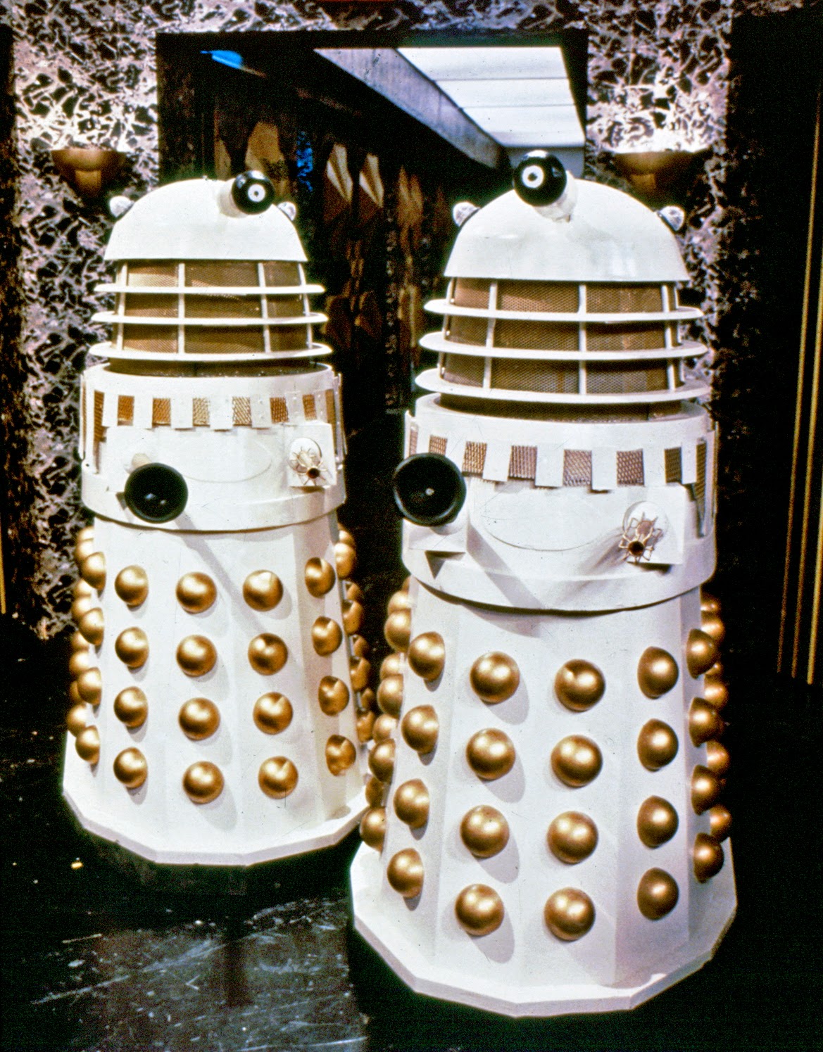 Doc Oho Reviews...: Revelation of the Daleks written by Eric Saward and ...