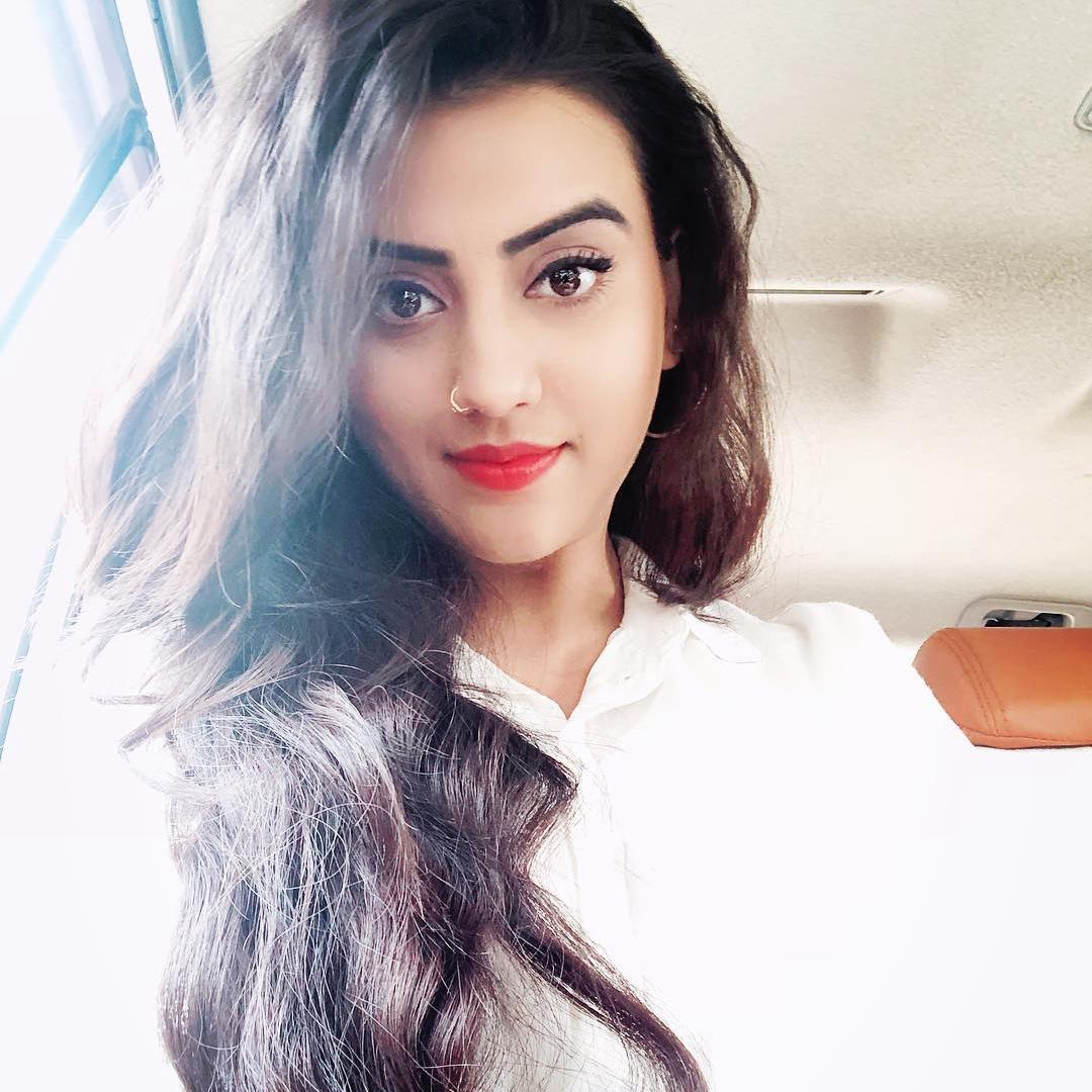 Akshara Singh Wiki, Bio, Age, Height, Weight, Boyfriend, Family, Photos & More - CelebsInTrend