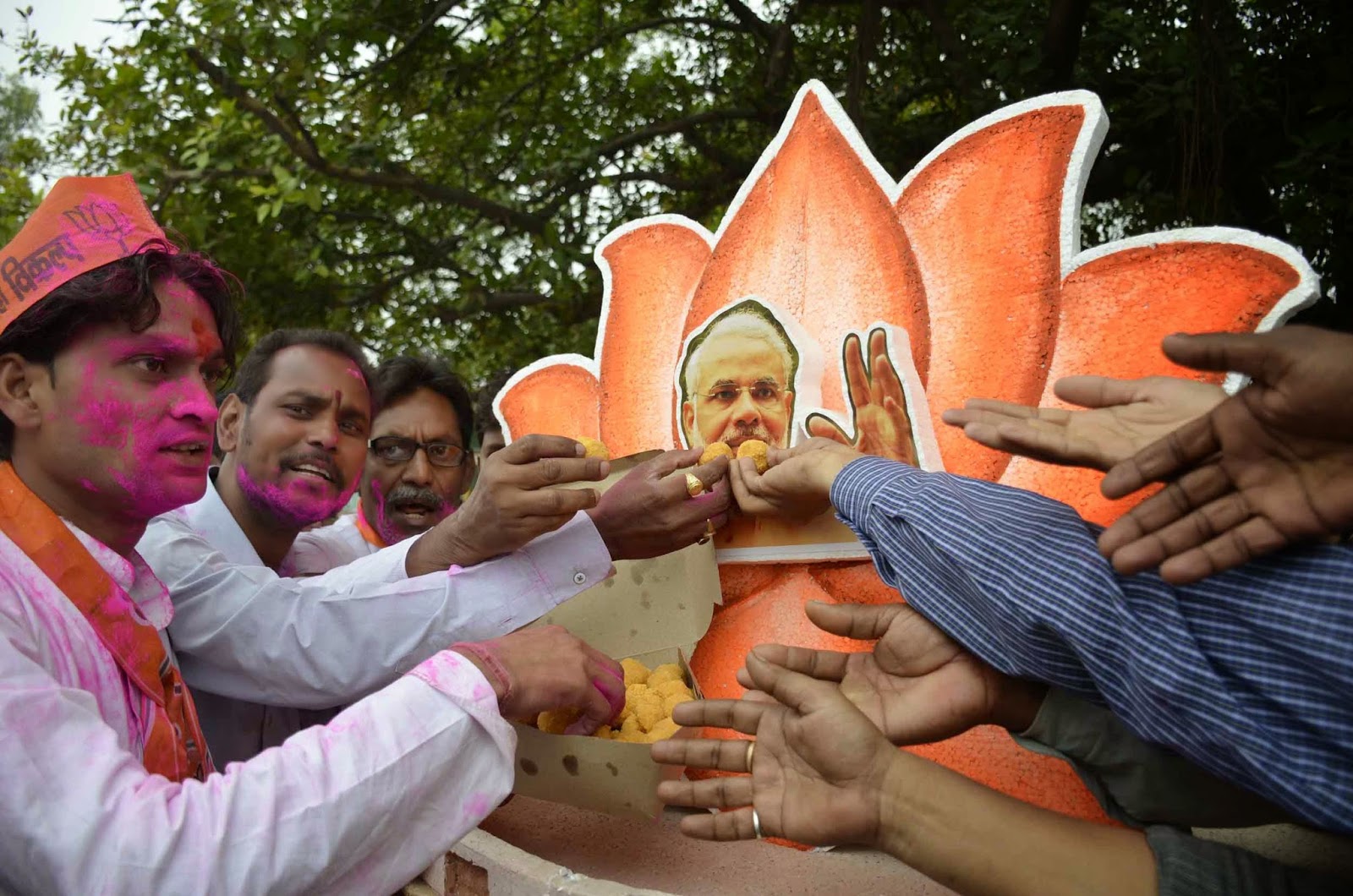 View Patna: BJP workers celebrate Narendra Modi's swearing in as Prime ...