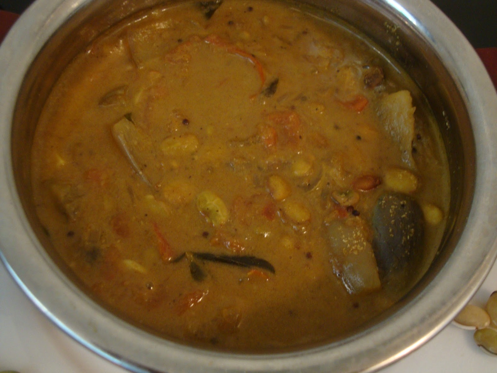 Poornima's Cook Book: Mochai Kulambu / Mochai Kathrikai Kara Kuzhambu ...