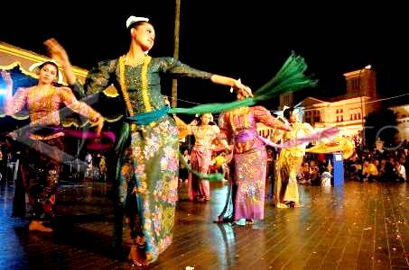 HISTORY OF CULTURE: Traditional Arts Jaipong Dance West Java