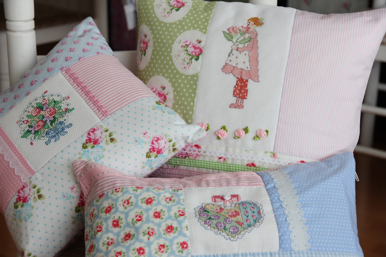 MI HOGAR DE PATCHWORK: Cojines de patchwork románticos