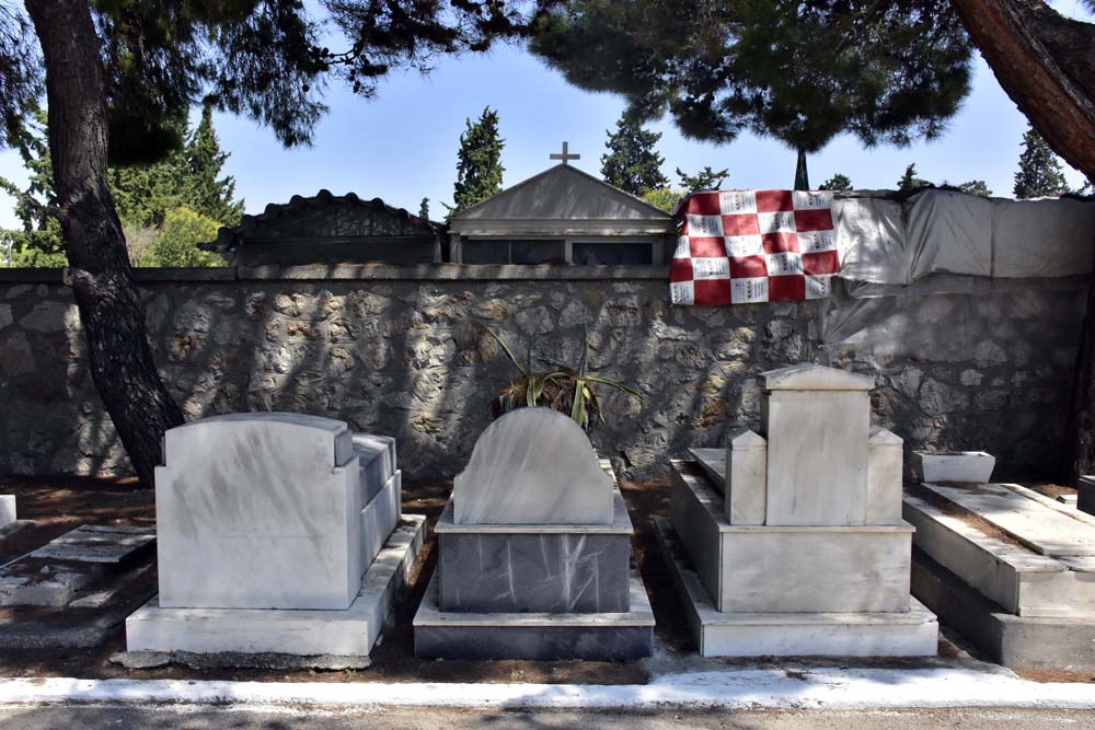 ΟΙ ΕΙΚΟΝΕΣ ΜΙΛΟΥΝ ΑΠΟ ΜΟΝΕΣ ΤΟΥΣ: Στο εβραϊκό νεκροταφείο του Γ ...