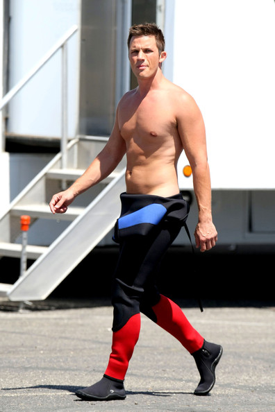 90210's Matt Lanter Surfs Up | Oh yes I am