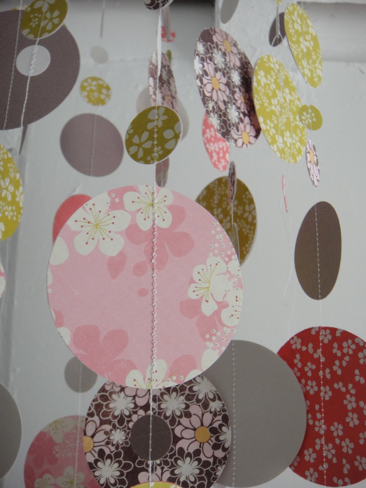 ellie & ooma: Paper Mobiles