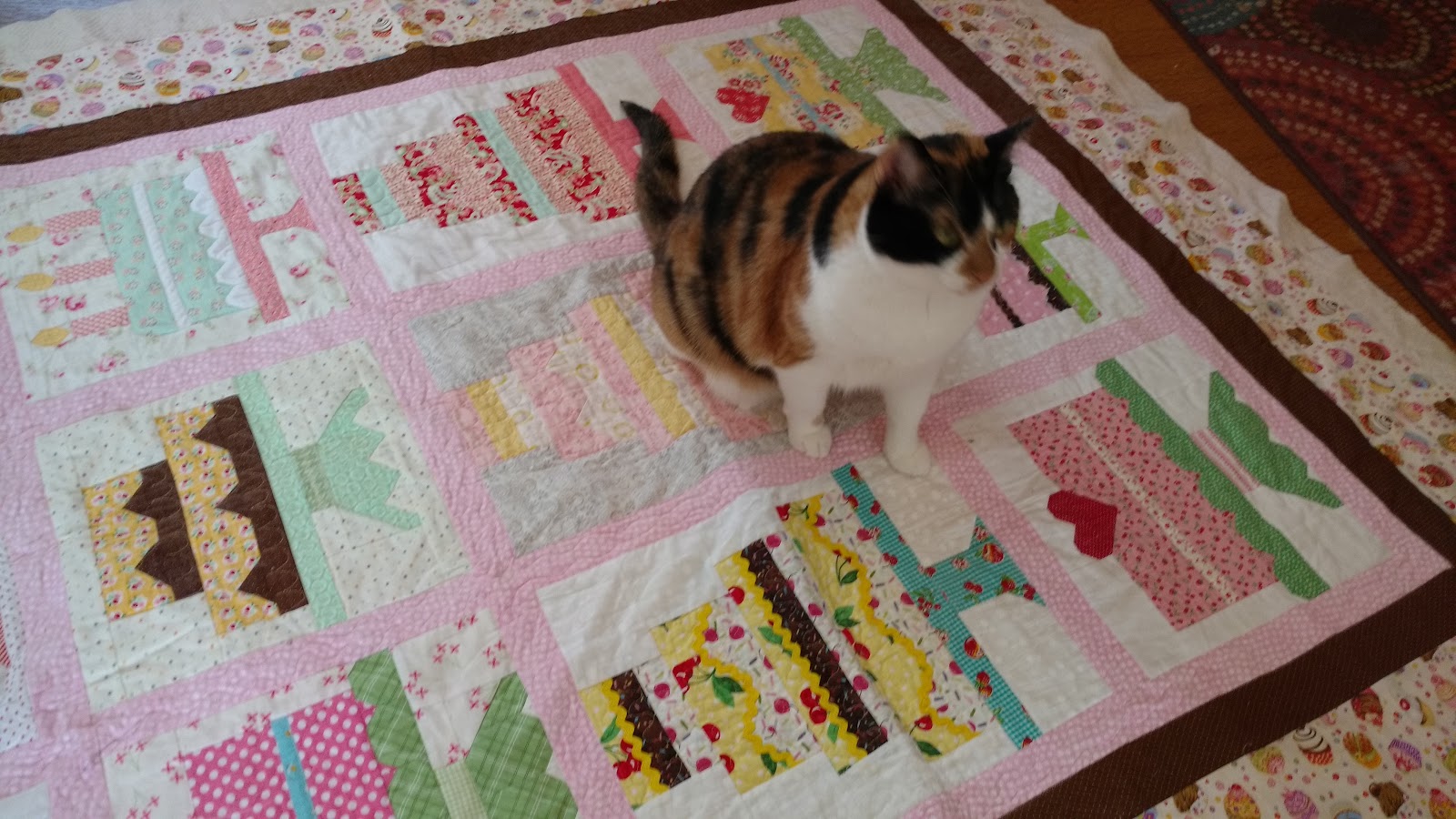 Missy's Homemaking Adventures: Cupcake the Calico Cat on the Cake Quilt