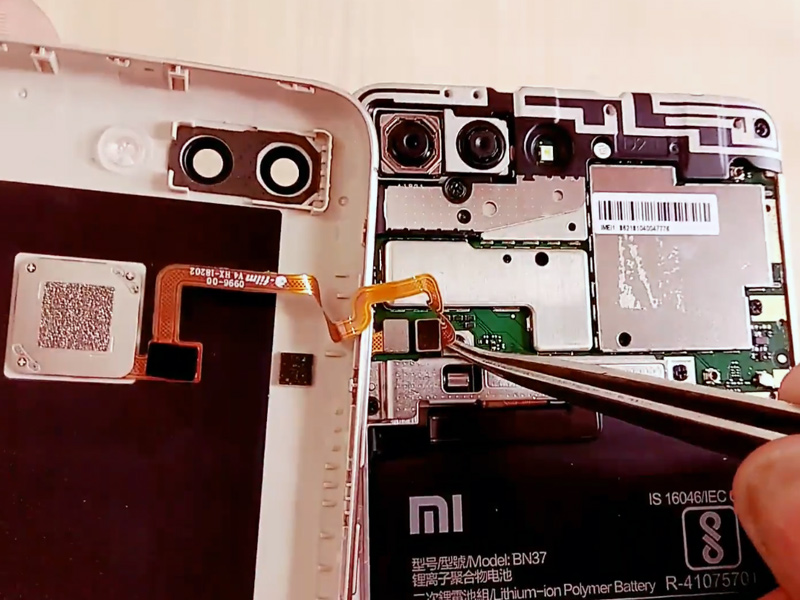 Cara Membuka Casing Belakang dan Mengganti Baterai HP Xiaomi Redmi 6 ...