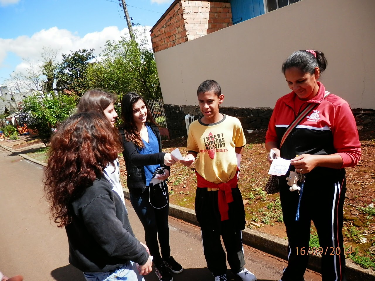 Escola Marafon: Entregando panfletos