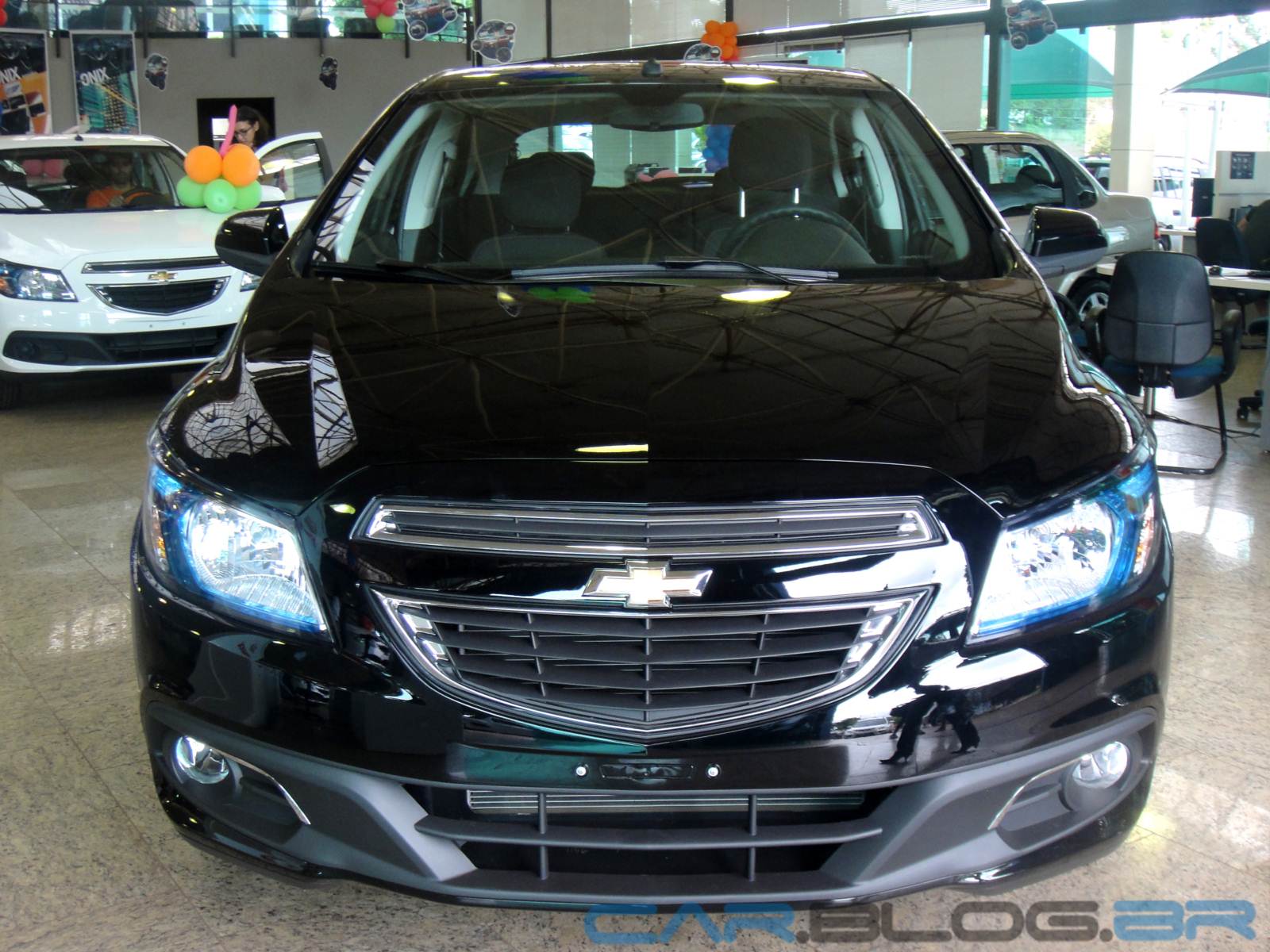 Onix LTZ Preto - fotos do interior e externas