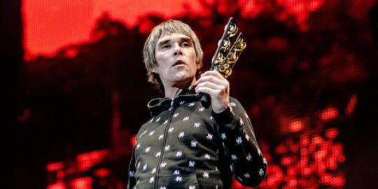 arif kurniawan: Profil Ian Brown (Vokalis The Stone Roses)