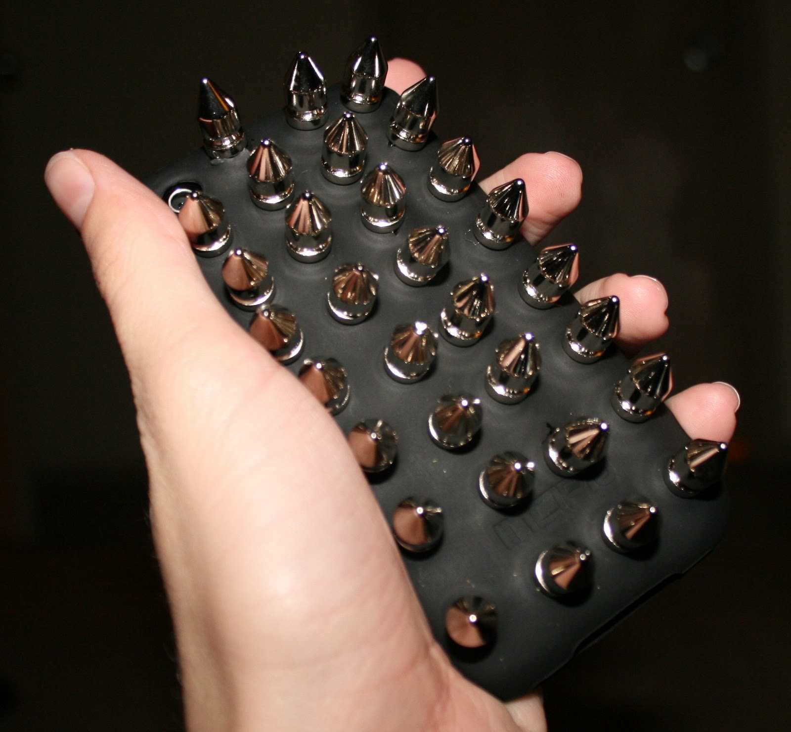 ASHLEY TREECE: DIY-Spiked iPhone Cover