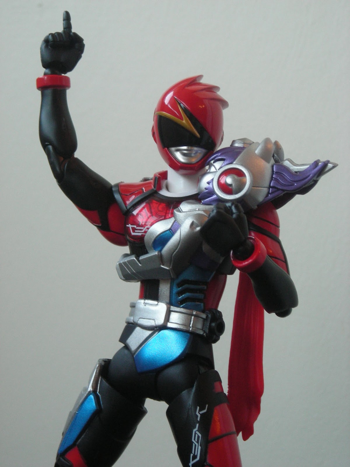 My Shiny Toy Robots: Toybox REVIEW: S.H. Figuarts Super Akiba Red