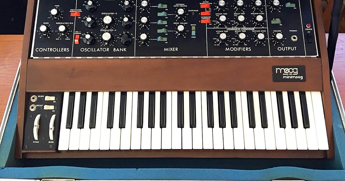 MATRIXSYNTH: Vintage Moog Minimoog Model D 1970s Walnut w OHSC Flight Case