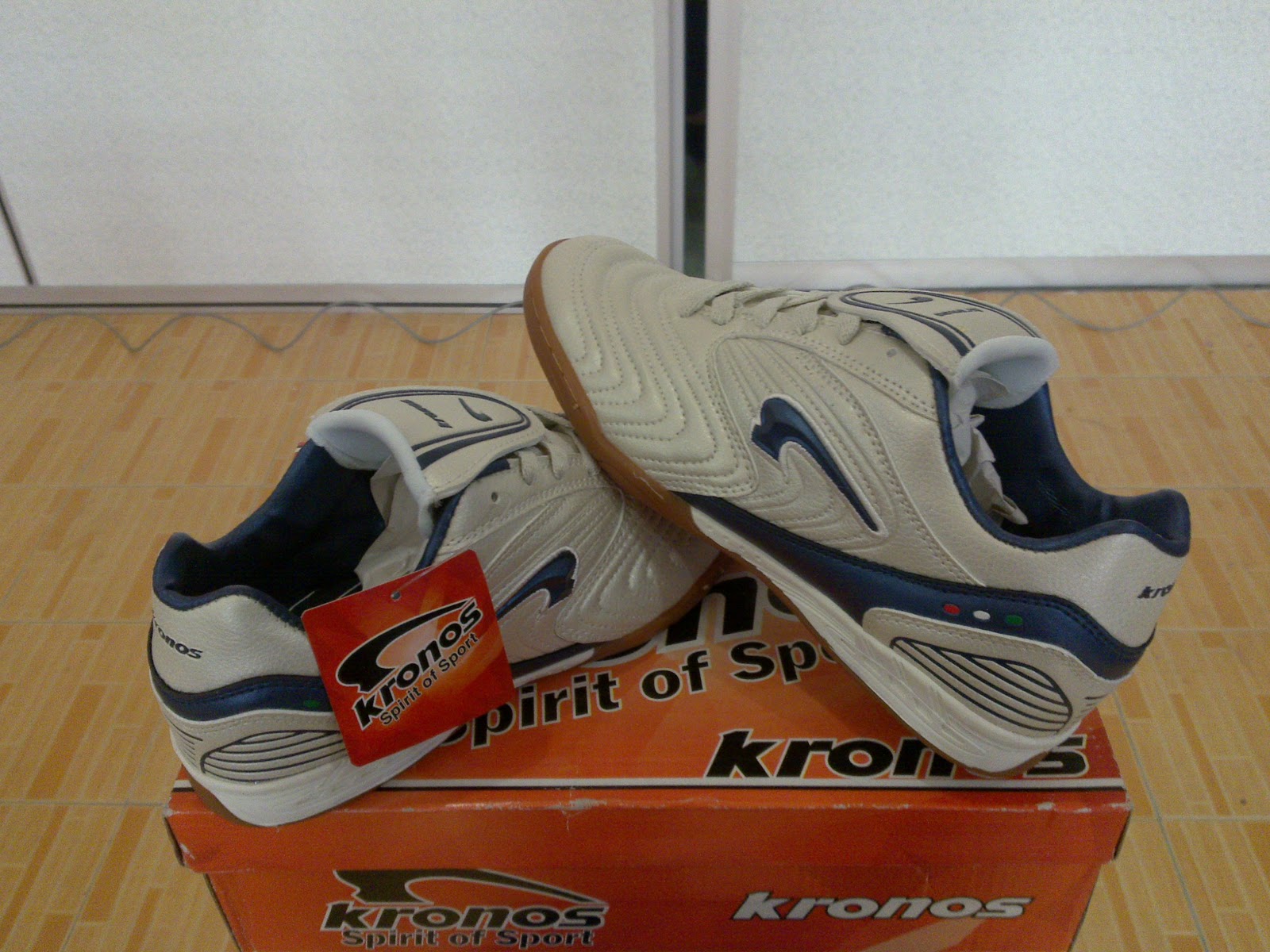 1-Mega Sport Centre "...: KASUT FUTSAL KRONOS