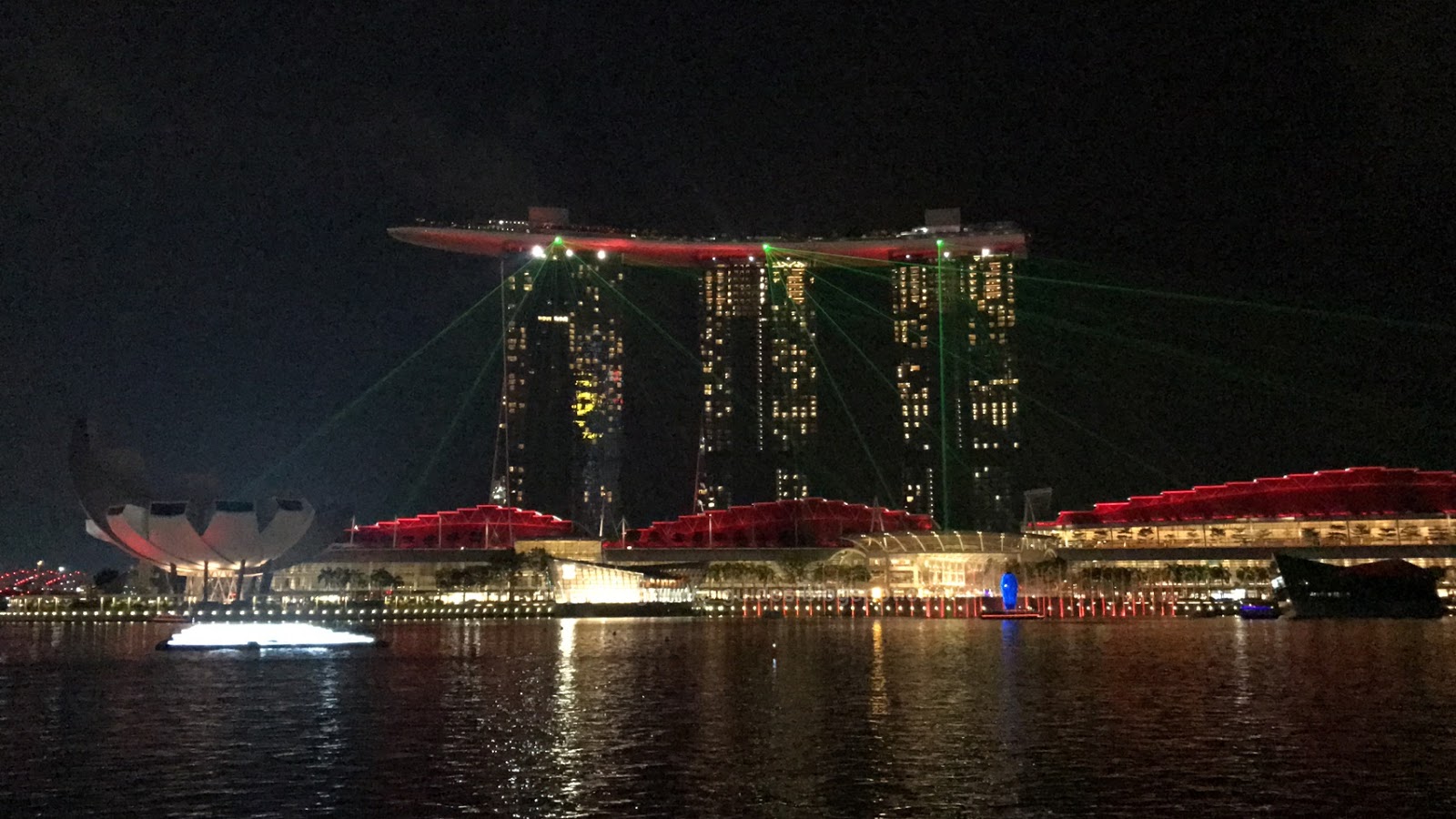 การแสดง MBS Wonder Full – Light & Water Spectacular