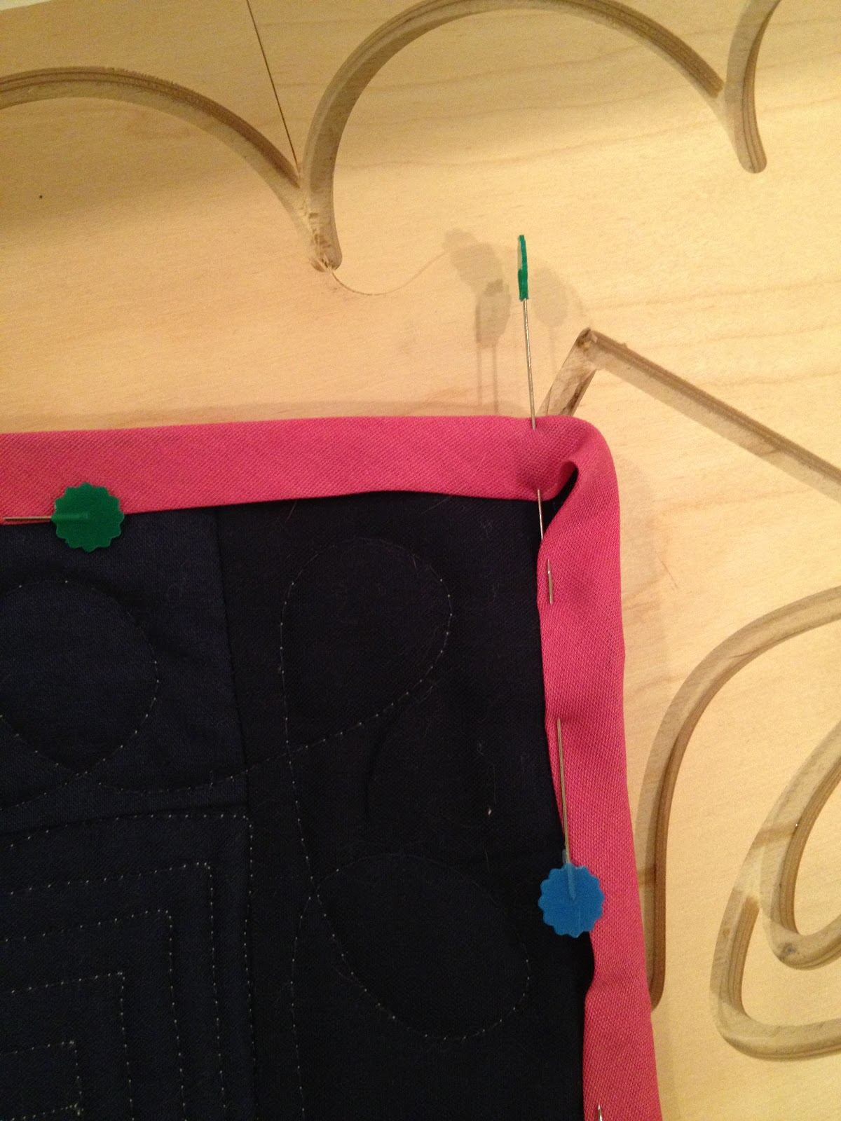 Sarcastic Quilter: Making & attaching binding... easy, easy method!