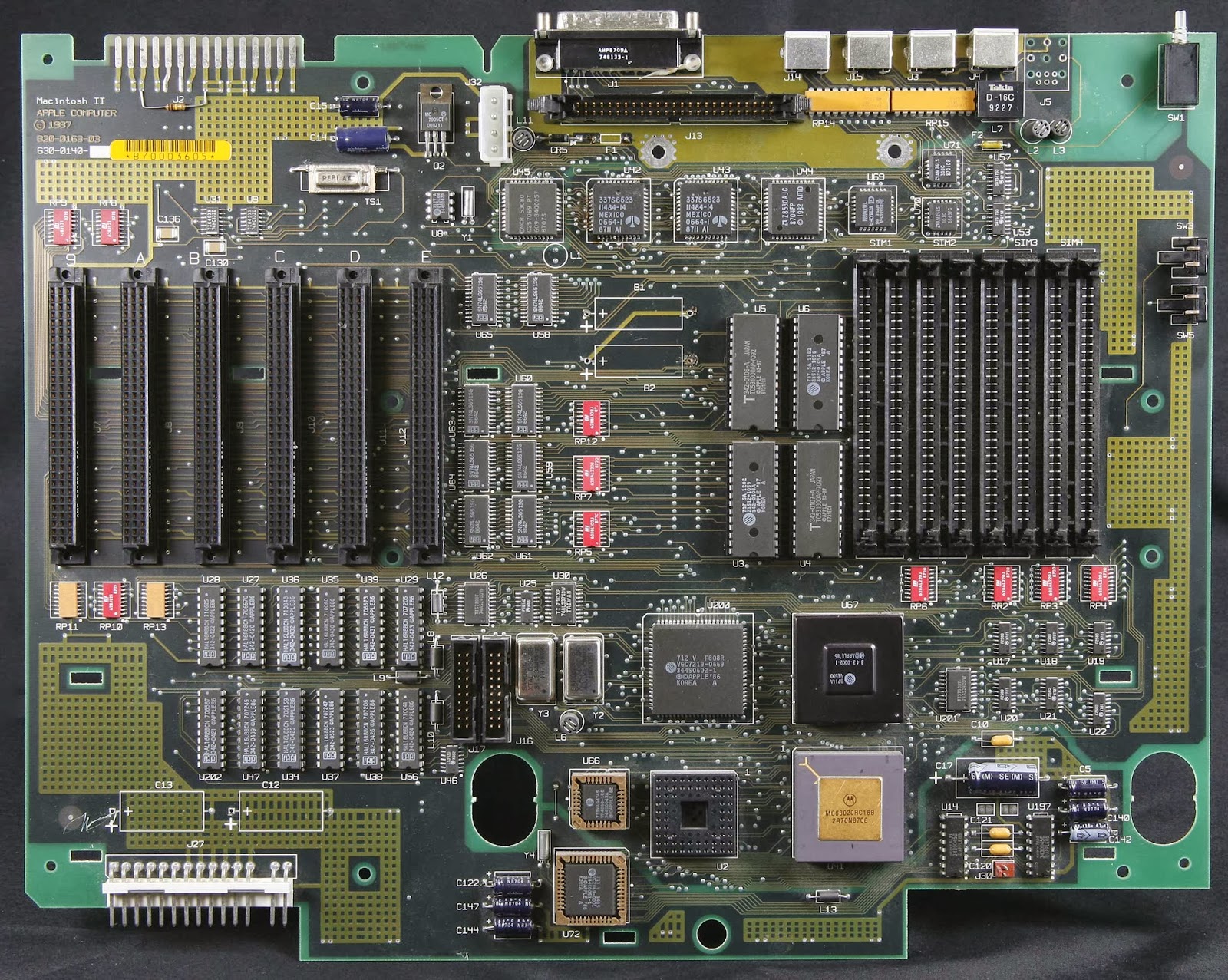 Motherboard Apple II Generasi Pertama