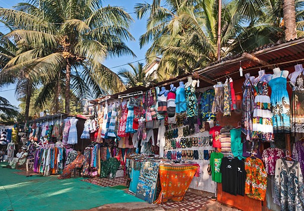 RESORTS, SHOPPING AND BEACHES