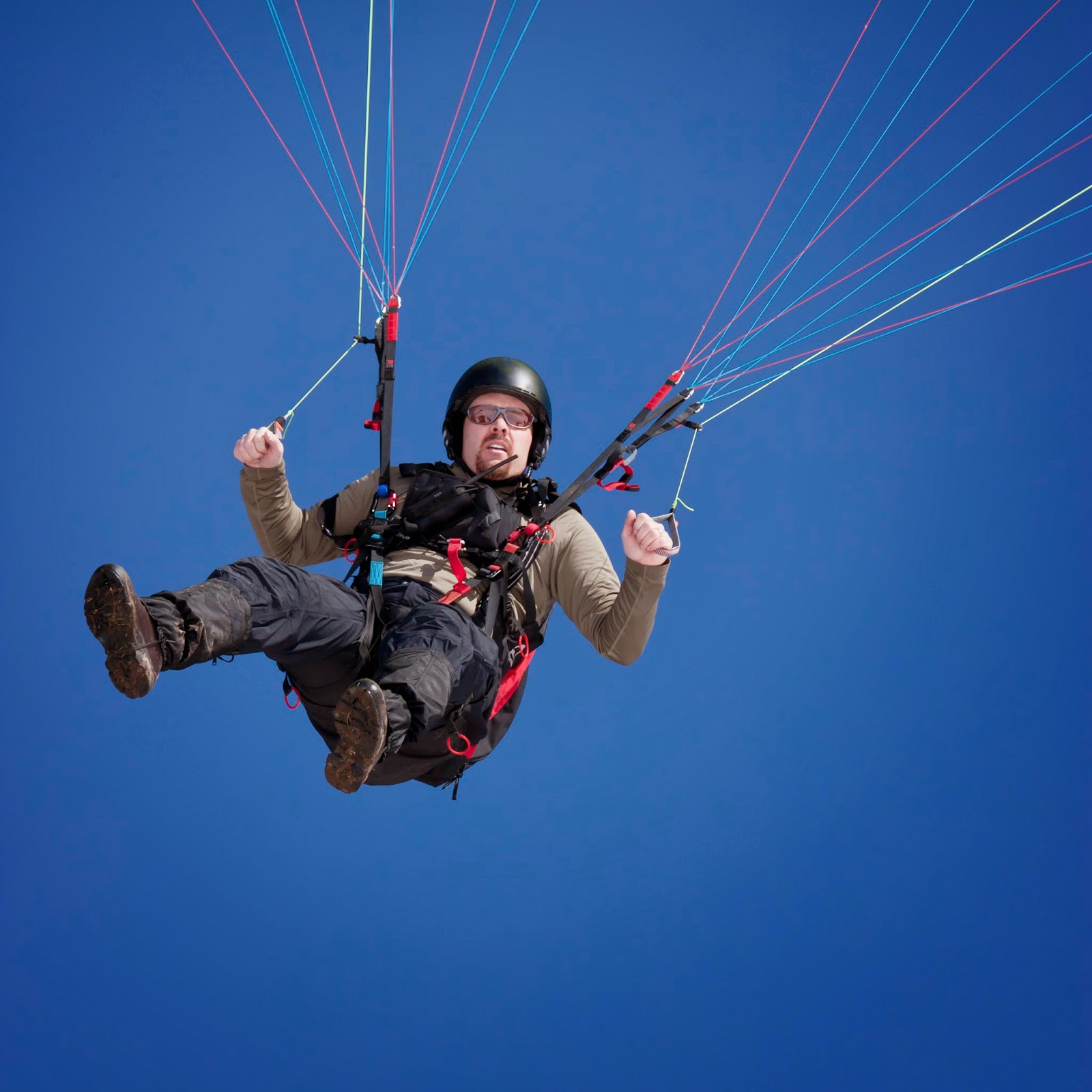 Jak zbudowany jest spadochron?