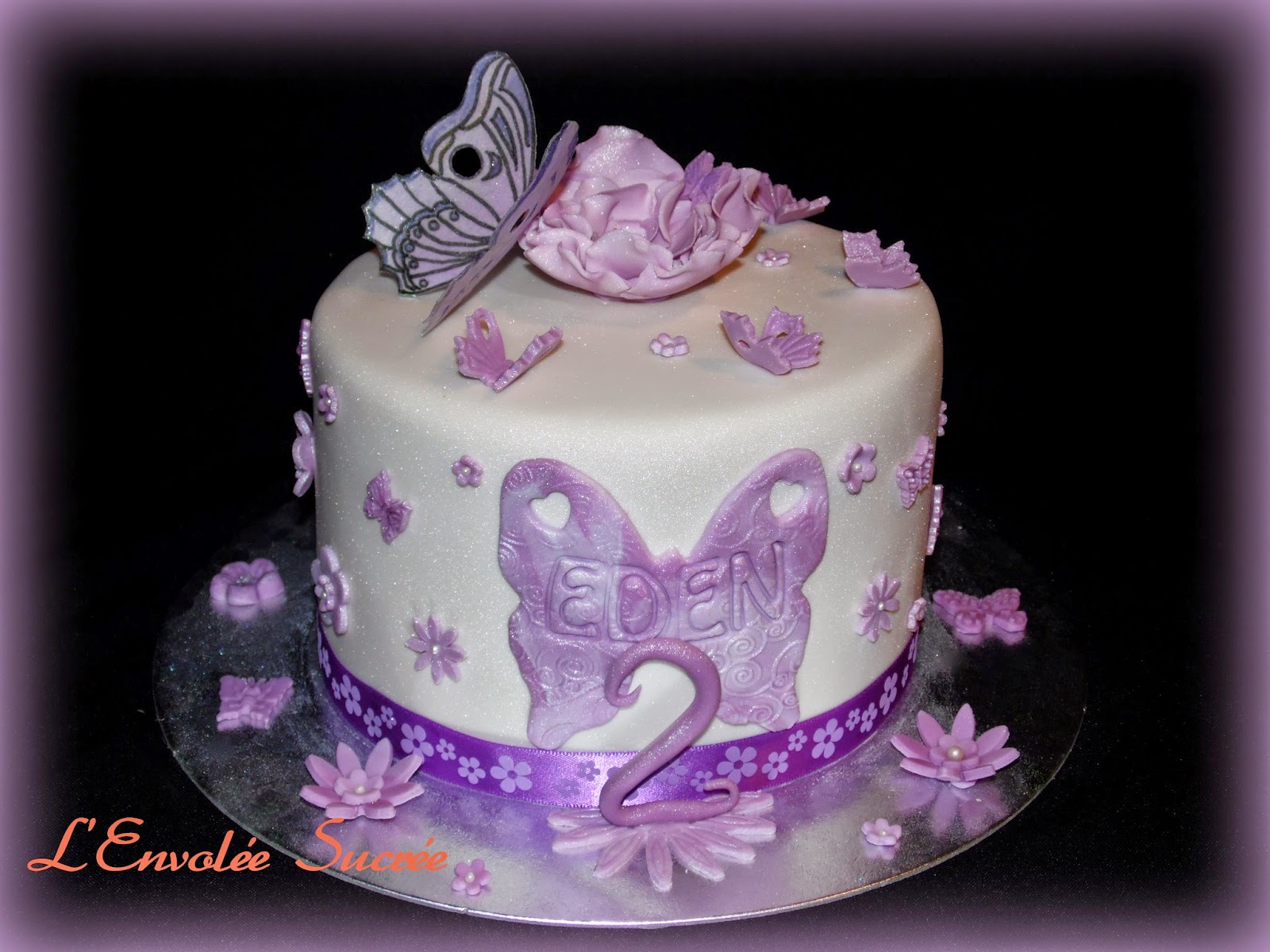 L'Envolée Sucrée: Gâteau Fleurs & Papillons