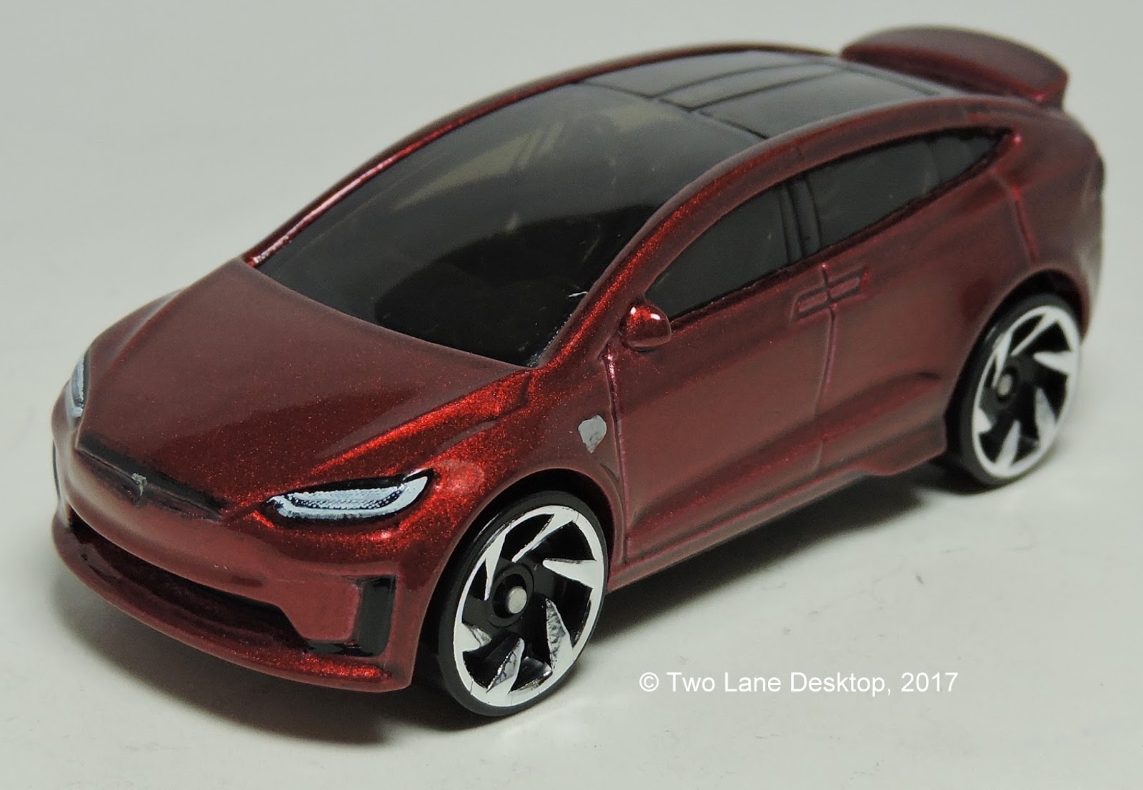 Hot Wheels Tesla Model X and Matchbox Fiat 500X