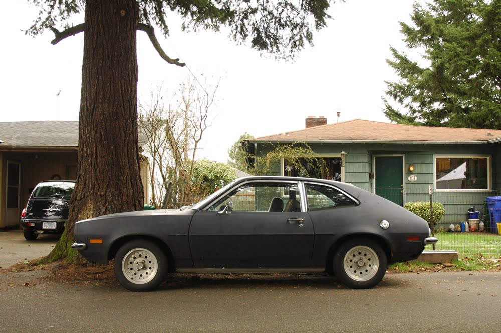 OLD PARKED CARS.: 1972 Ford Pinto Runabout.
