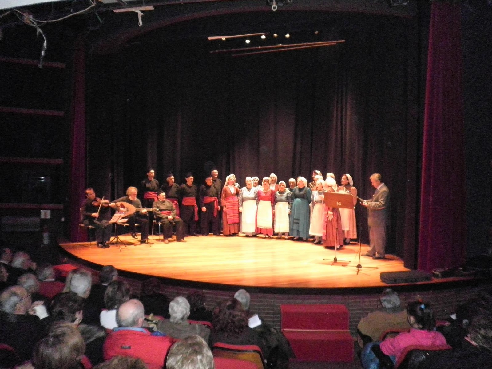 Βιτρώ και ψηφιδωτό: ΑΠΟ ΤΗΝ ΕΚΔΗΛΩΣΗ ΣΤΟ ΒΑΦΟΠΟΥΛΕΙΟ ΠΝΕΥΜΑΤΙΚΟ ΚΕΝΤΡΟ