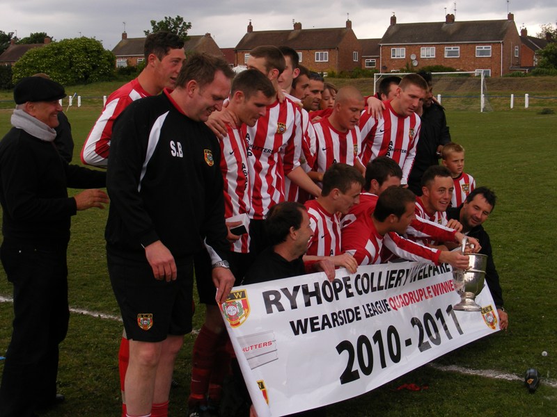 The Accidental Groundhopper: Ground 172: Hall Lane, Willington AFC
