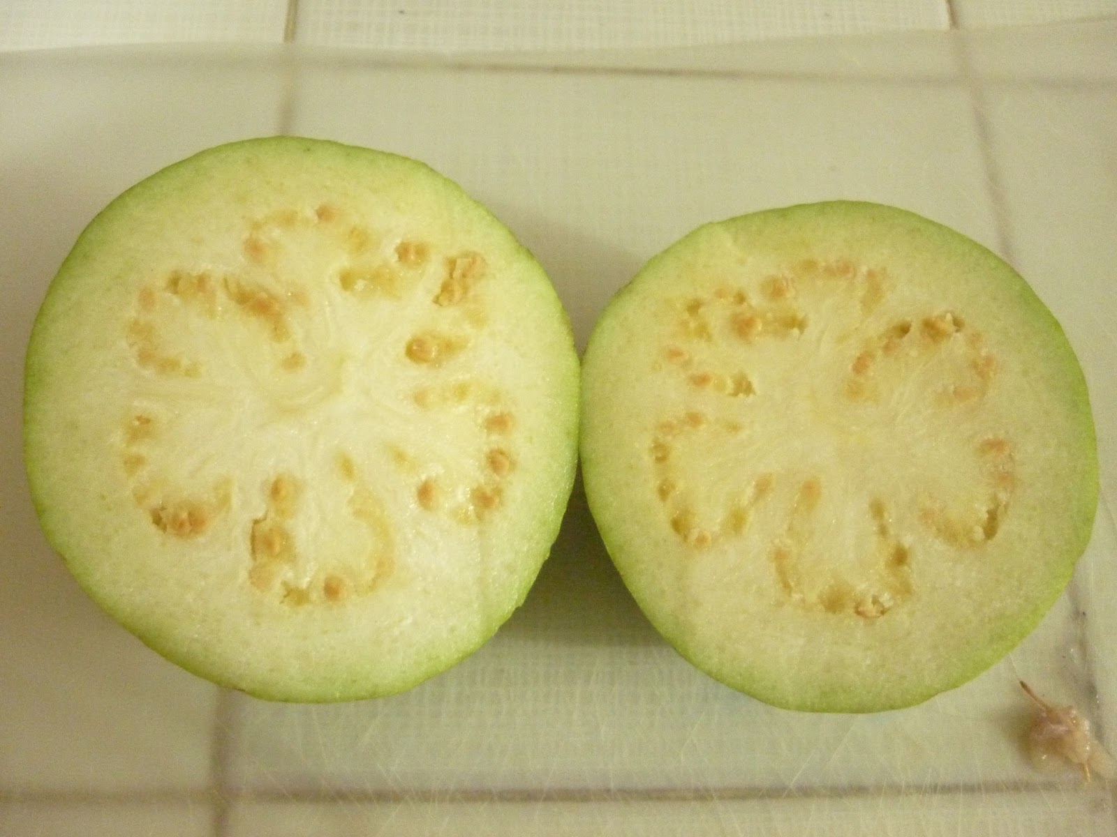 commuNICA: Fruits of the day: guava and guaba
